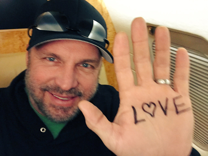 Garth, Garth, Garth. – Everyday a HollyDay